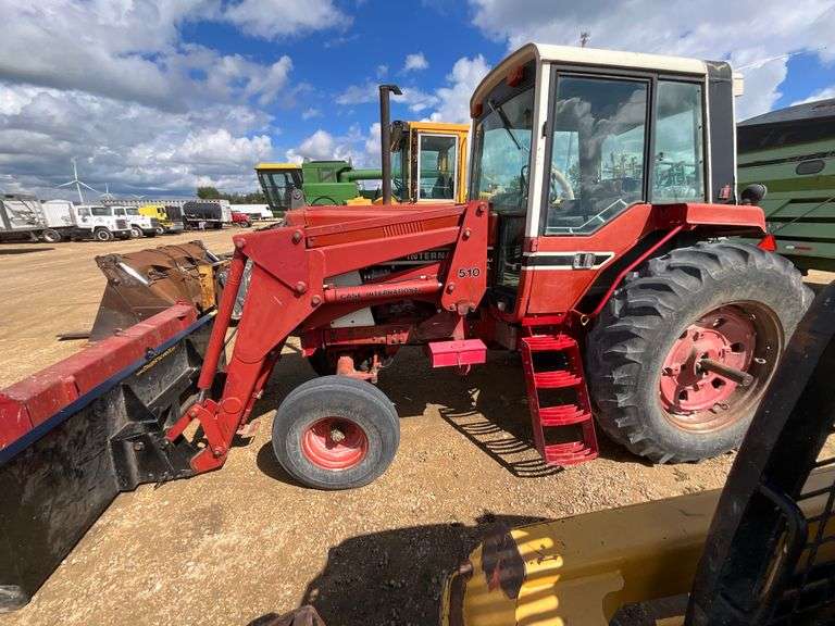 International 986 Tractor w/Loader, 2WD, 2 Hyds., - Hamilton-Maring ...