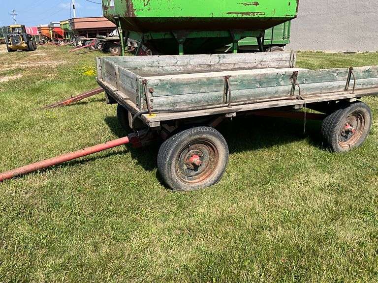 Small Rock Wagon w/Hoist - Hamilton-Maring Auction Group