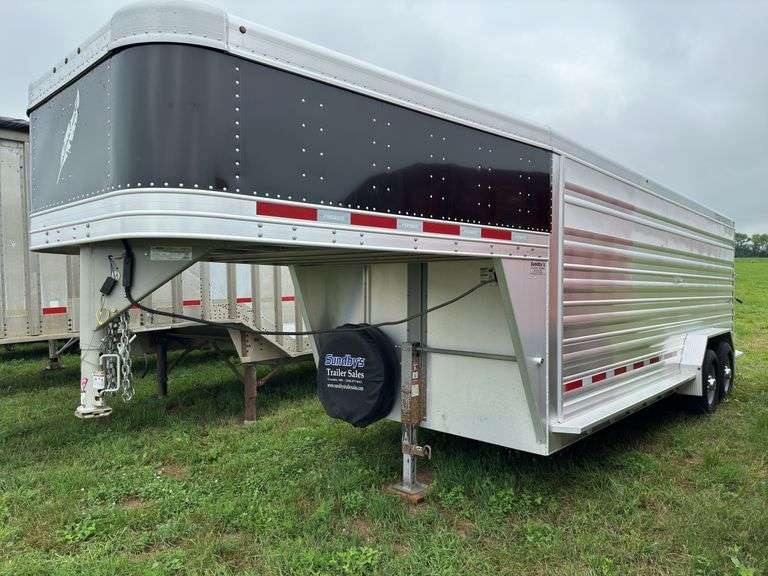 2017 Featherlite Gooseneck Aluminum Livestoc - Hamilton-Maring Auction Group