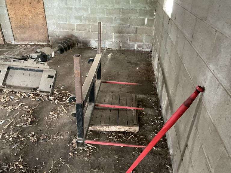 Euro/Global mount bale spear, (3) 28" spears, (1) - Hamilton-Maring ...