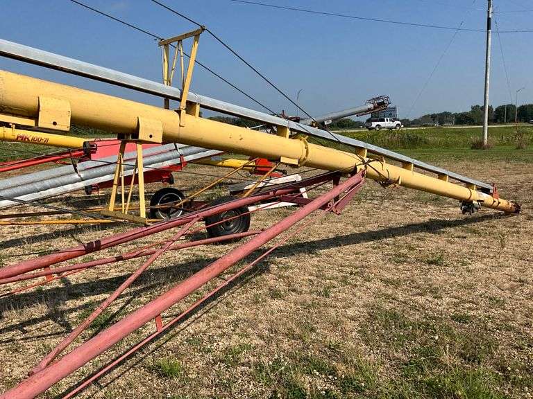 Westfield 8"x71ft Auger, No PTO, Damage Near Front - Hamilton-Maring ...