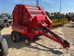 Gehl 1310 round baler, twine, very little use; * - Hamilton-Maring ...