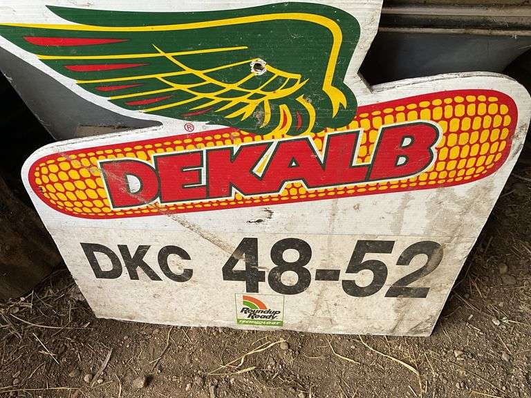 Pioneer,Weismann, Dekalb Signs - Hamilton-Maring Auction Group