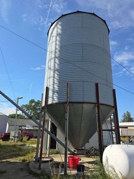 Butler 3000 bushel wet holding tank with unload au - Hamilton-Maring ...