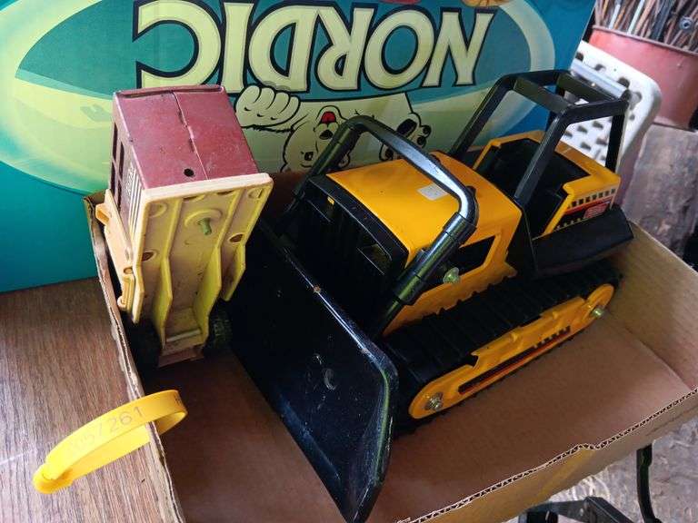 Tonka dozer, Tonka Livestock Trailer, semi tractor - Hamilton-Maring ...