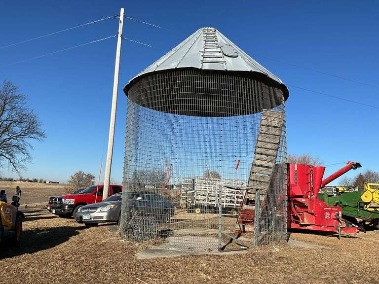 Metal Corn Crib, 14ft diameter, 20ft Tall - Hamilton-Maring Auction Group