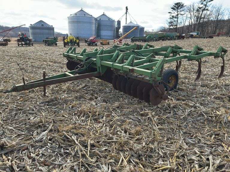 John Deere 712 Disc Chisel Plow, 13 Shank, 16' Wor - Hamilton-Maring ...