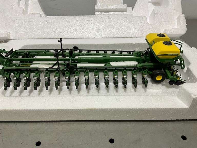 SpecCast John Deere/Bauer Built DB 90 – 36 row 30“ - Hamilton-Maring Auction Group