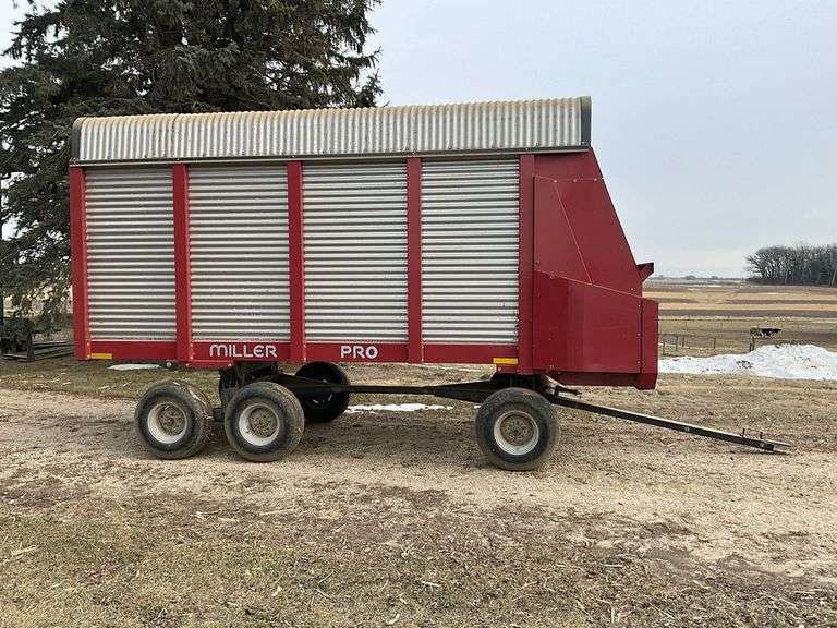 Miller Pro 5300 16' Forage Wagon, 12 Ton Tandem Ax - Hamilton-Maring ...