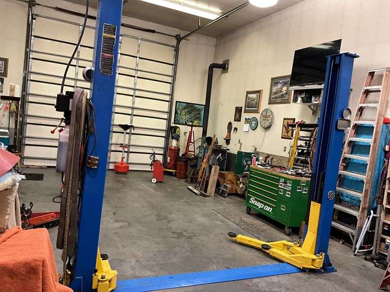 Titan 9000 lb 2 Post Lift - Hamilton-Maring Auction Group