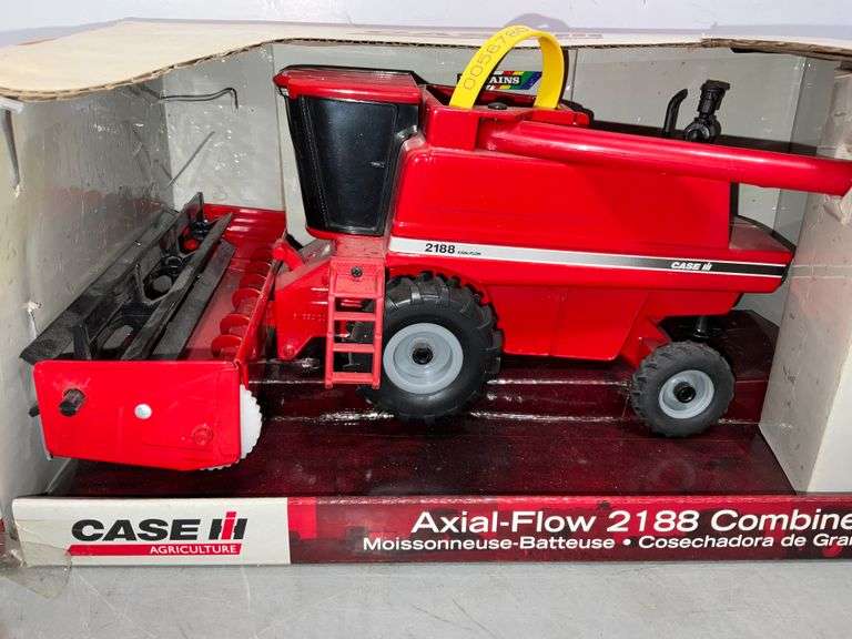 Ertl Case IH Axial-Flow 2188 combine 1/16 scale - Hamilton-Maring ...