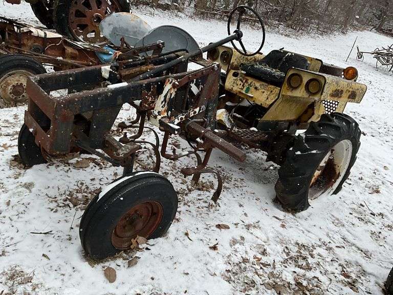 Hefty G Parts Tractor - Hamilton-Maring Auction Group