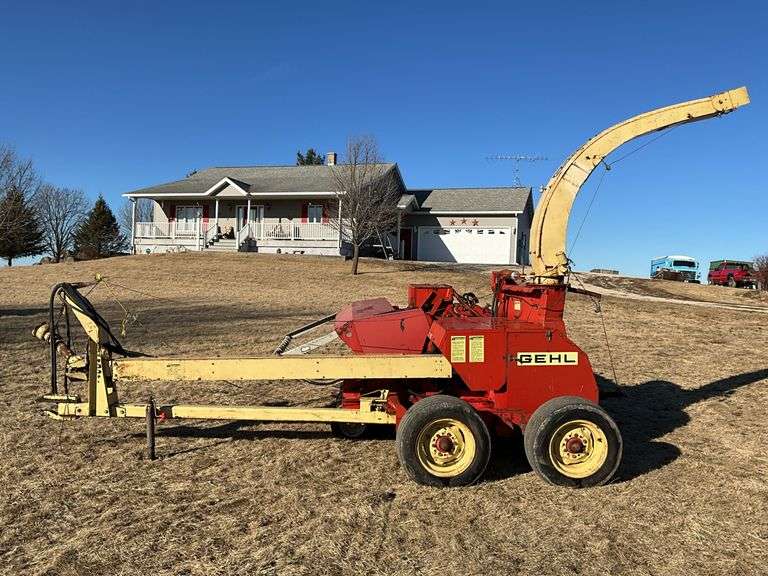 Gehl 1200 Forage Chopper with Hay and 2 row corn h - Hamilton-Maring ...