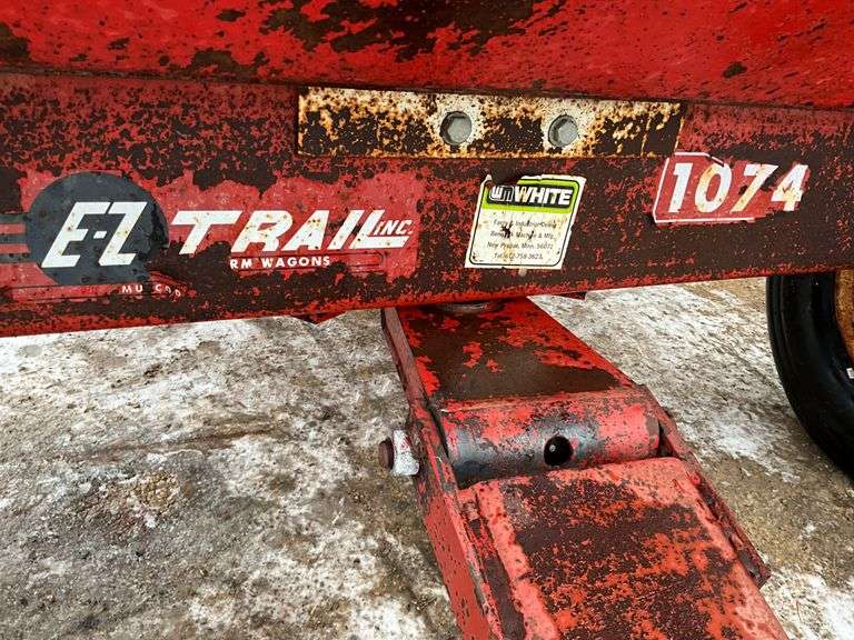 EZ-Flow Model 300 Gravity Box on EZ-Trail 10 Ton G - Hamilton-Maring ...
