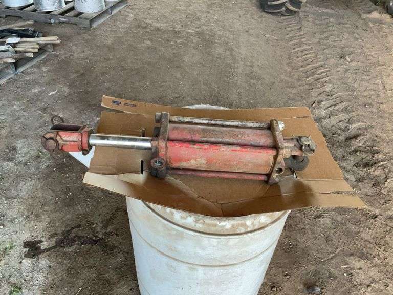 (1) Hydraulic cylinder - Hamilton-Maring Auction Group
