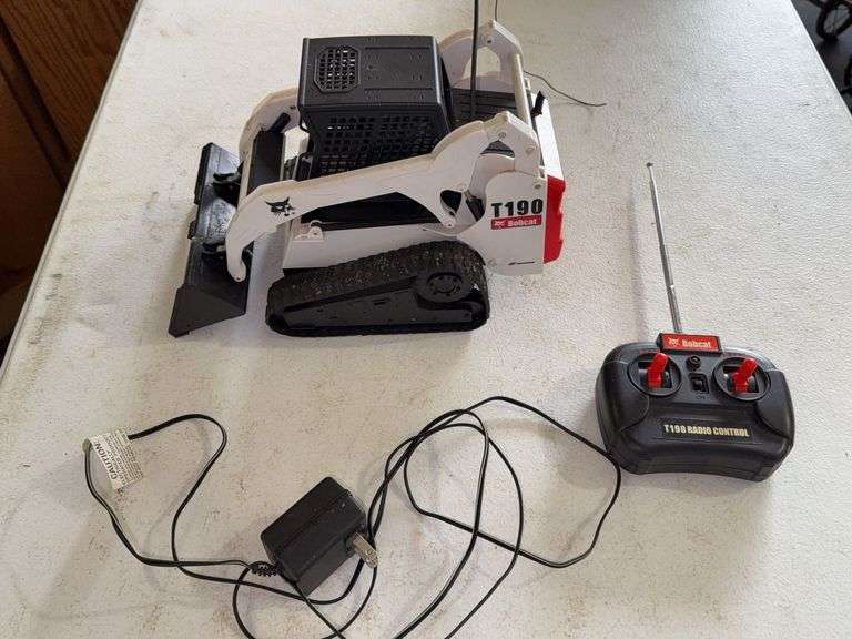 Bobcat T-190 Battery Operated Remote Control Skid Loader - Hamilton ...