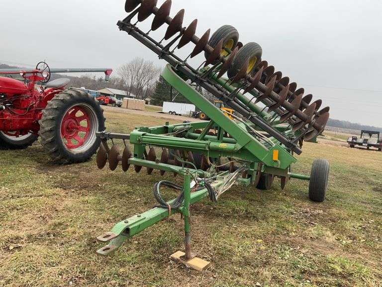 John Deere 220 Center Fold Disc, 22.5', Scrapers, Field Ready, Cone ...