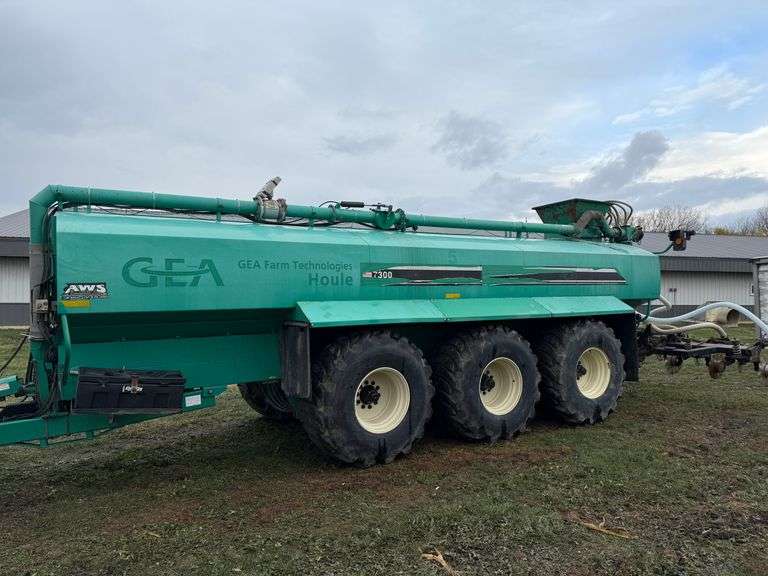 2013 Houle 7300 liquid manure applicator w/Bazooka farm star , hyd fold ...