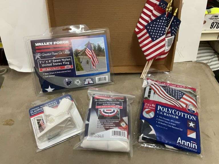 Flags, Flagpole Brackets, RWB Pleated Fan - Hamilton-Maring Auction Group