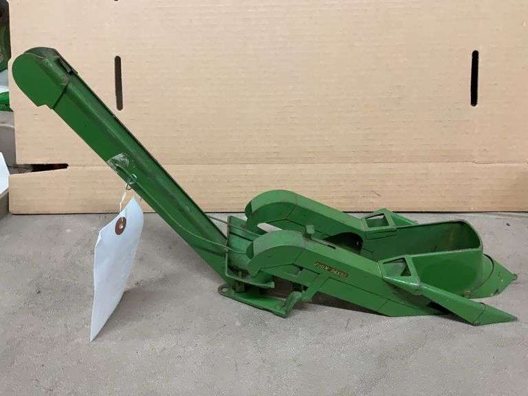 John Deere 2 Row Mounted Corn Picker, 1/16 Scale - Hamilton-Maring ...