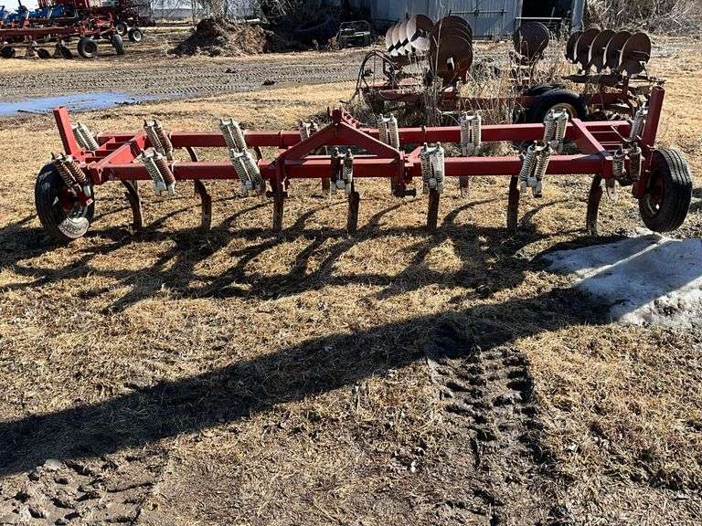 International Model 55 Chisel Plow, 3 Point, 14' - Hamilton-Maring ...