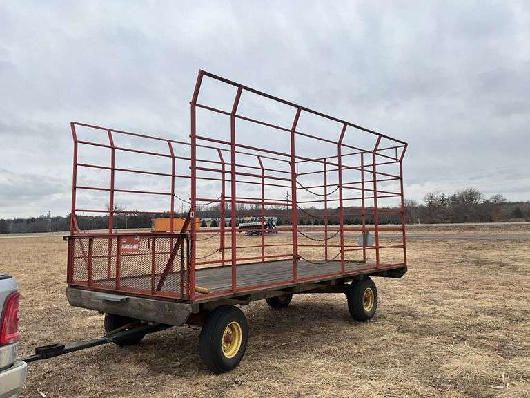 Minnesota 9’x18’ Bale Throw Wagon, 10 Ton Running - Hamilton-Maring ...