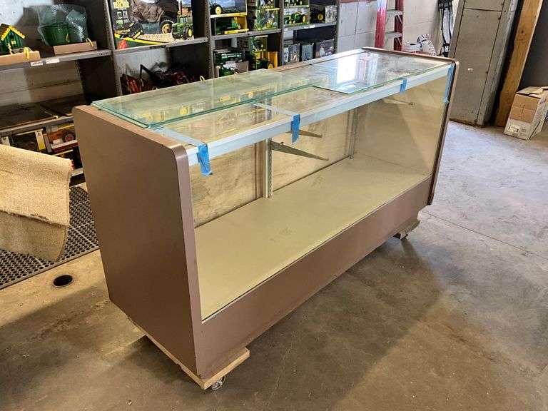 Display case w/Glass front & top w/(3) Glass Shelv - Hamilton-Maring ...