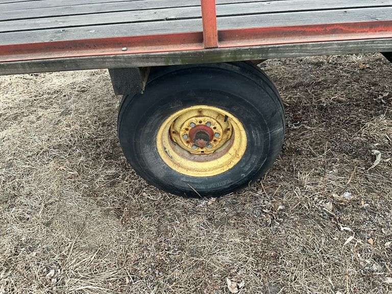 Minnesota 9’x18’ Bale Throw Wagon, 10 Ton Running - Hamilton-Maring ...