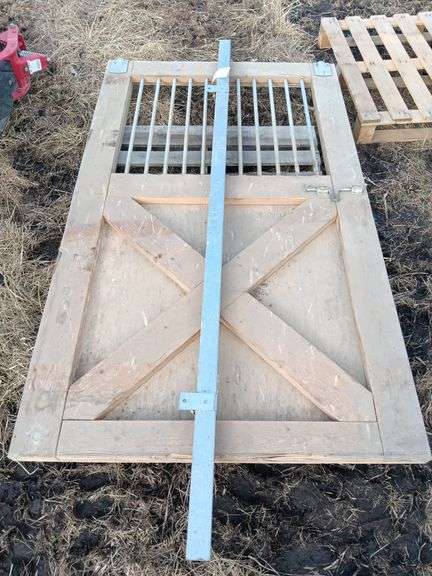 Horse Box Stall Sliding Door, with Hardware - Hamilton-Maring Auction Group