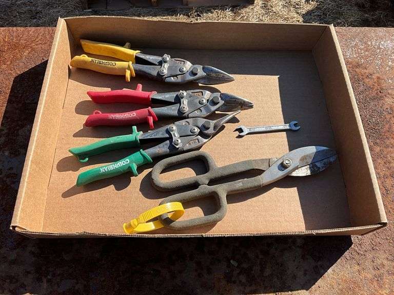 Flat of tin snips - Hamilton-Maring Auction Group