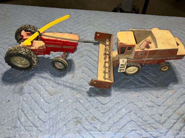 Toy Combine & Tractor - Hamilton-Maring Auction Group