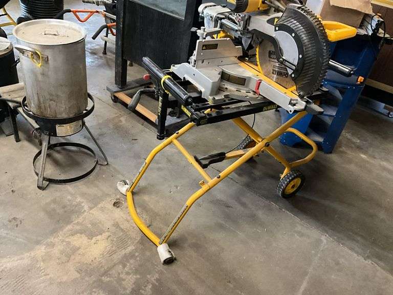 DeWalt DWS780 Miter Box & Stand - Hamilton-Maring Auction Group