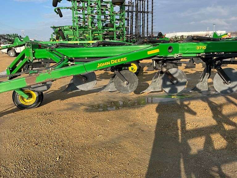 John Deere 3710 7 Bottom Plow - Hamilton-Maring Auction Group