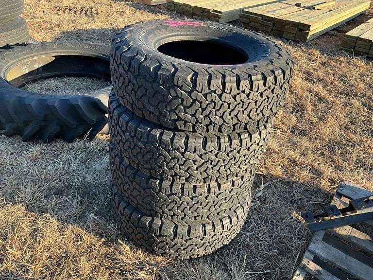 (4) 30x9.50R15 Tires On Bfgoodrich Tires - Hamilton-Maring Auction Group