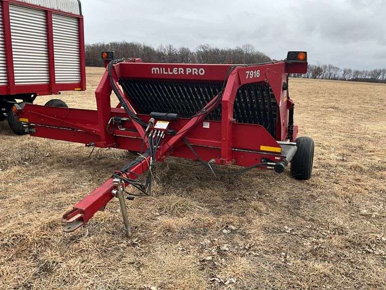 Miller Pro 7916 Hyd Driven Merger, 8' Pickup, Newe - Hamilton-Maring ...