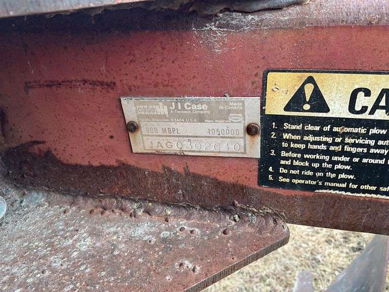 IH Model 800 Mold Board Plow, Automatic Reset, 10 - Hamilton-Maring ...