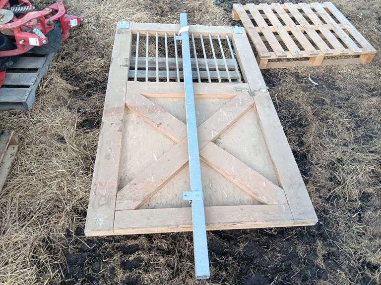 Horse Box Stall Sliding Door, with Hardware - Hamilton-Maring Auction Group