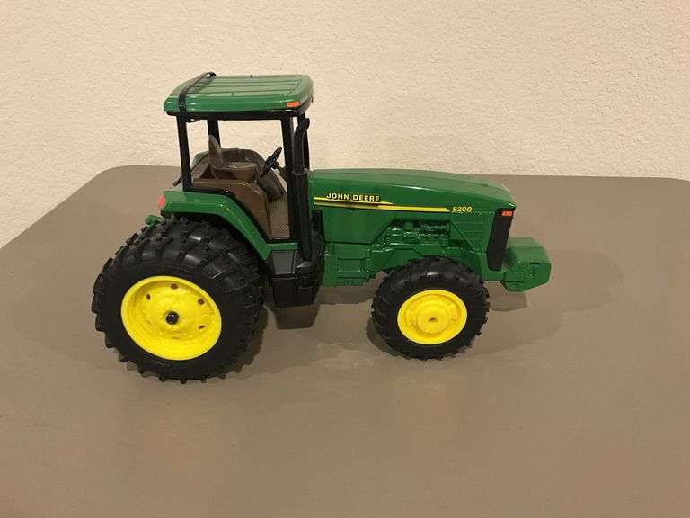 Ertl John Deere 8200 Tractor, 1:16th Scale, Duals - Hamilton-Maring ...