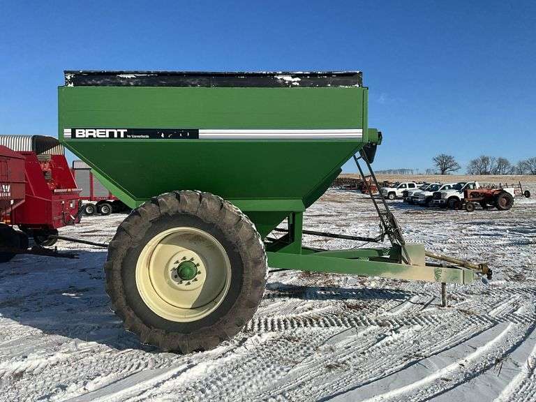 Brent 420 Grain Cart, 1000PTO, Side Auger, 20.8x38 - Hamilton-Maring Auction Group