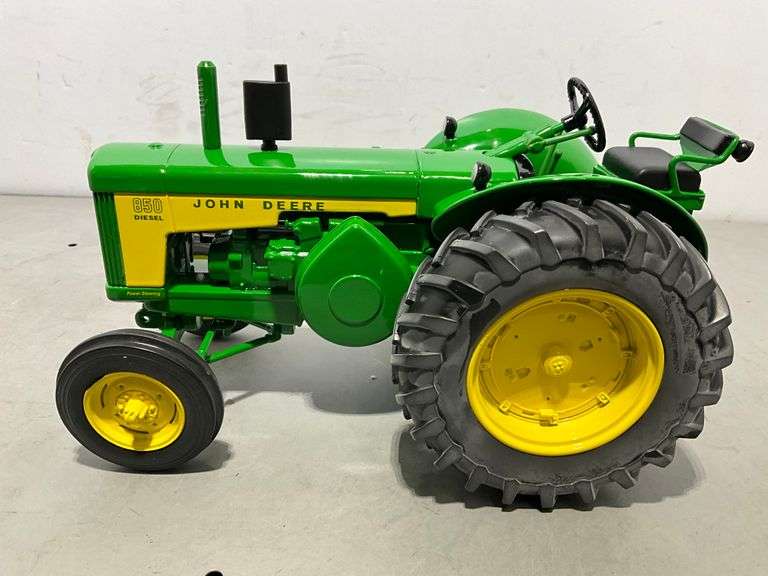 Ertl Two-Cylinder Club Limited Edition 850 diesel - Hamilton-Maring ...