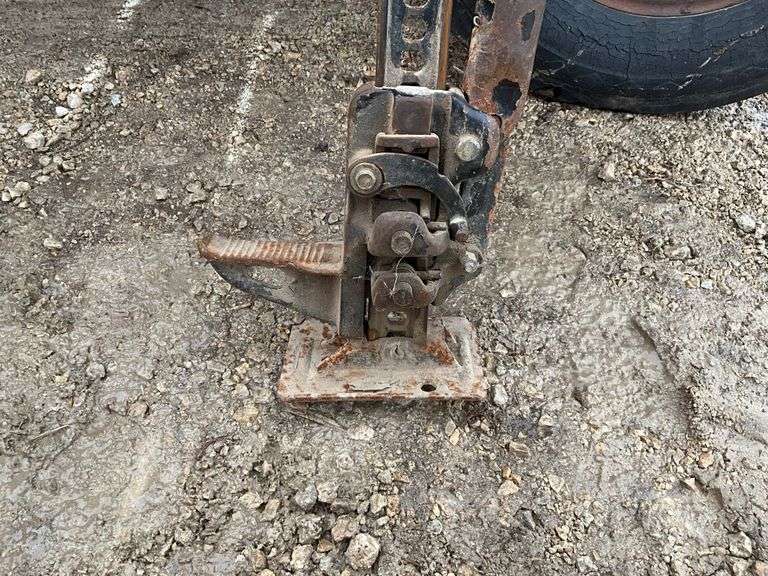 Handy man jack - Hamilton-Maring Auction Group
