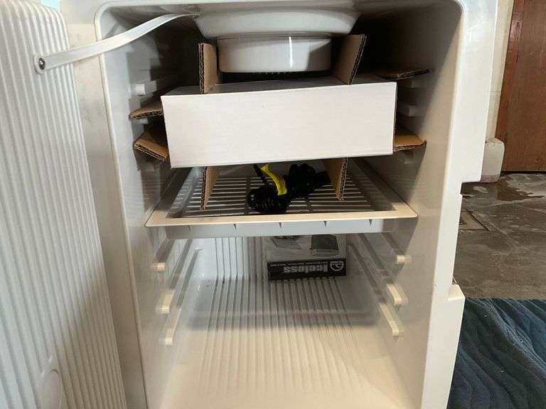 Igloo Iceless 40 Travel Cooler and Styrofoam Coole - Hamilton-Maring ...