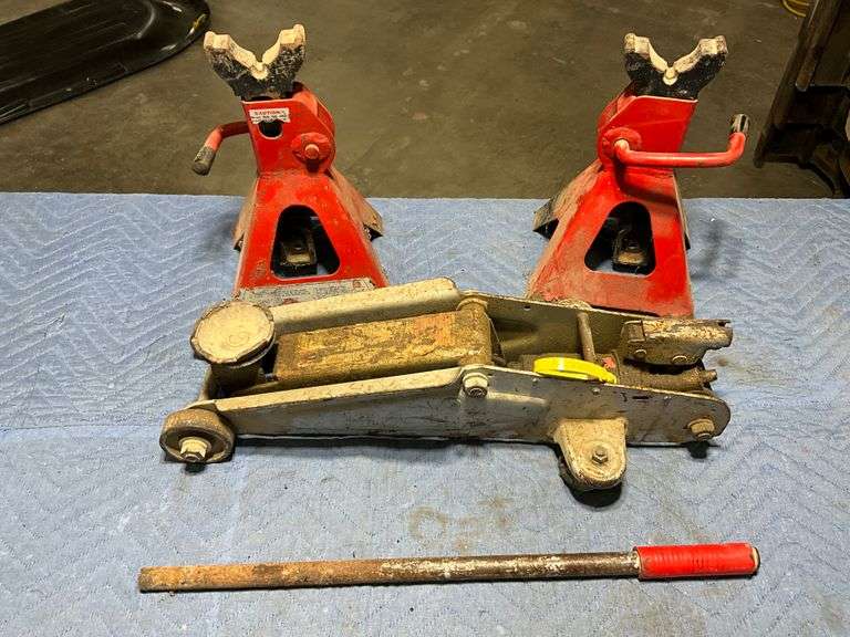 Small Floor Jack And 2 Jack Stands Hamilton Maring Auction Group