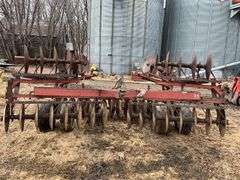IH 470 Disc, Manual Fold, 19', Tandem - Hamilton-Maring Auction Group
