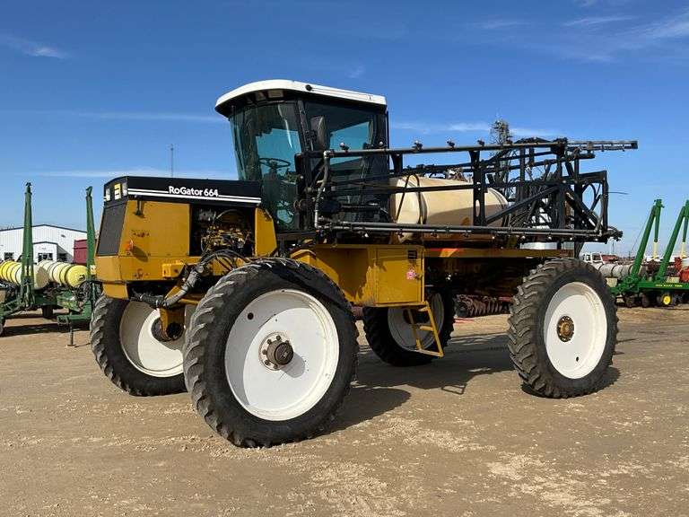 Rogator 664 sprayer, 80ft boom; 3-section electric - Hamilton-Maring ...