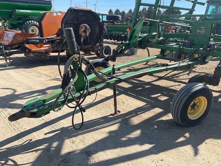 John Deere 2410 28ft Chisel Plow - Hamilton-Maring Auction Group