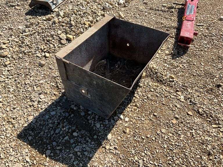 Metal rock box - Hamilton-Maring Auction Group