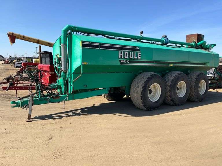 Houle 7300 manure tank, triple axle; large 1000 pt - Hamilton-Maring ...