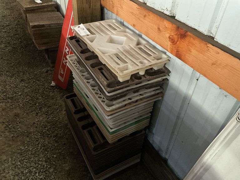 Assorted Mini Plastic Pallets - Hamilton-Maring Auction Group