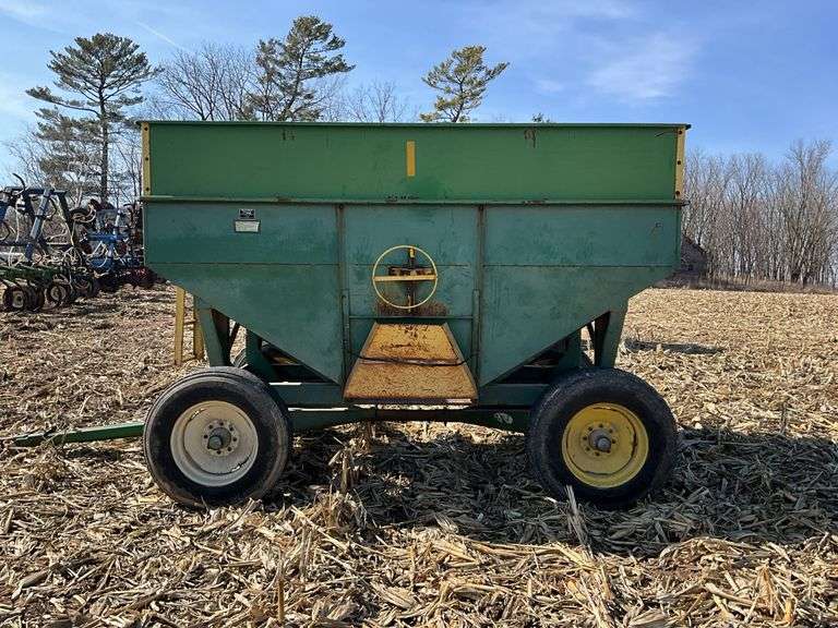 J&M Model 350 Gravity Flow Wagon, 13 Ton Running G - Hamilton-Maring ...